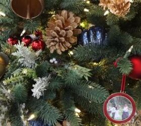 Classic Christmas Tree Design With Green, Tartan Ribbon and Sparkle ...