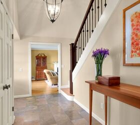 Best & Worst Paint Colors for Your Entryway, According to Psychology ...